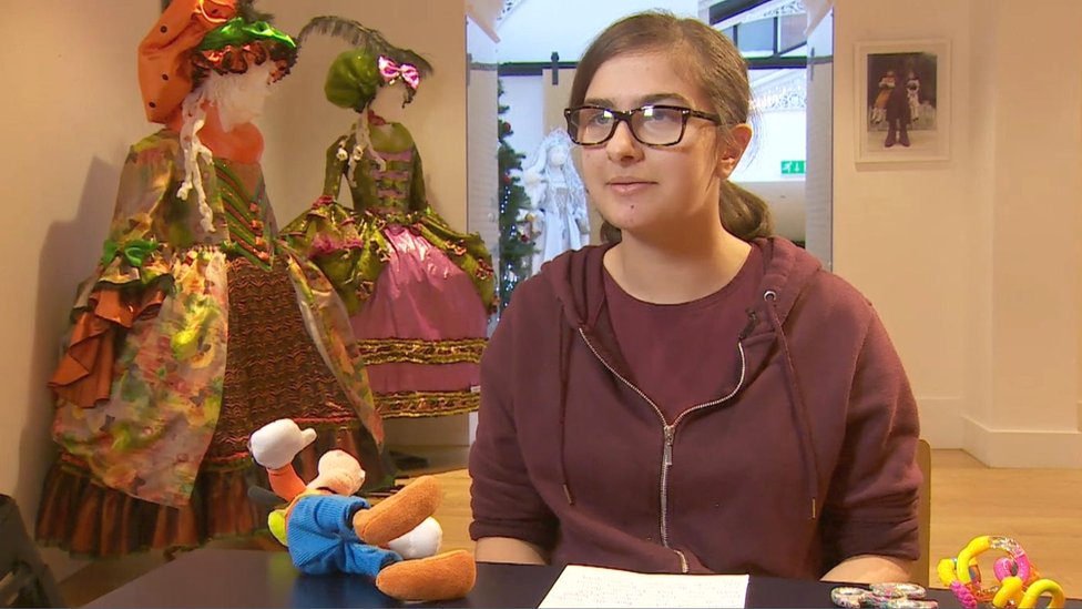 Sensory backpacks making Perth's panto more accessible - BBC News