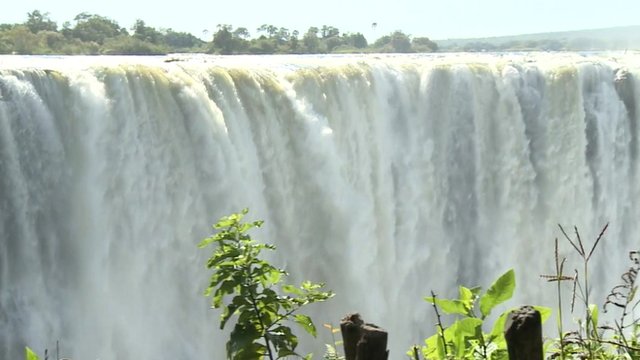 Taxing tourism in Zimbabwe - BBC News