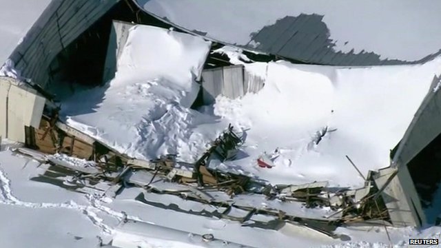 Roofs collapse under weight of snow in US - BBC News