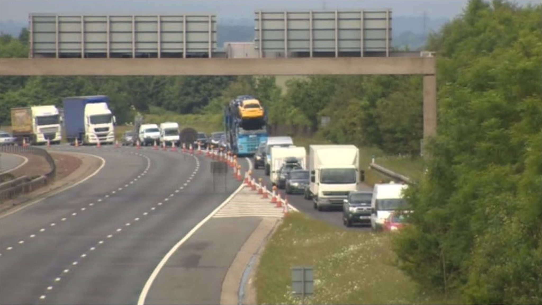 A1 crash delays after man hit by lorry: Local Live - BBC News