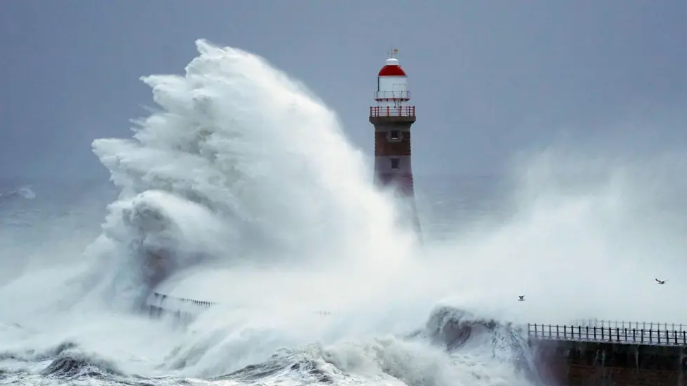 Waves Hitting Lighthouse Pier Lake Michigan Waves Hit Michigan City