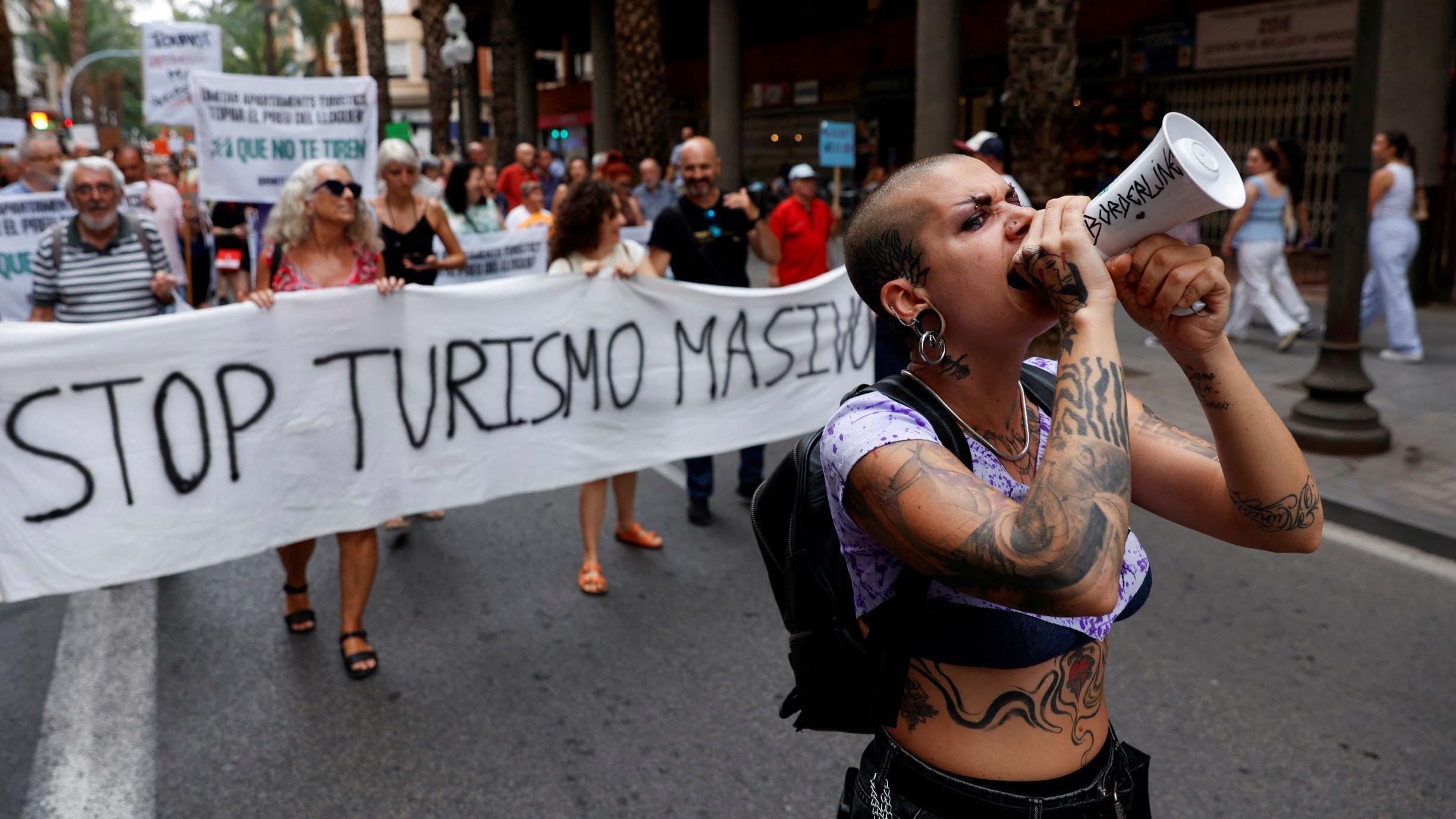 Spanish protests against tourists 60 photos - Morilly.com