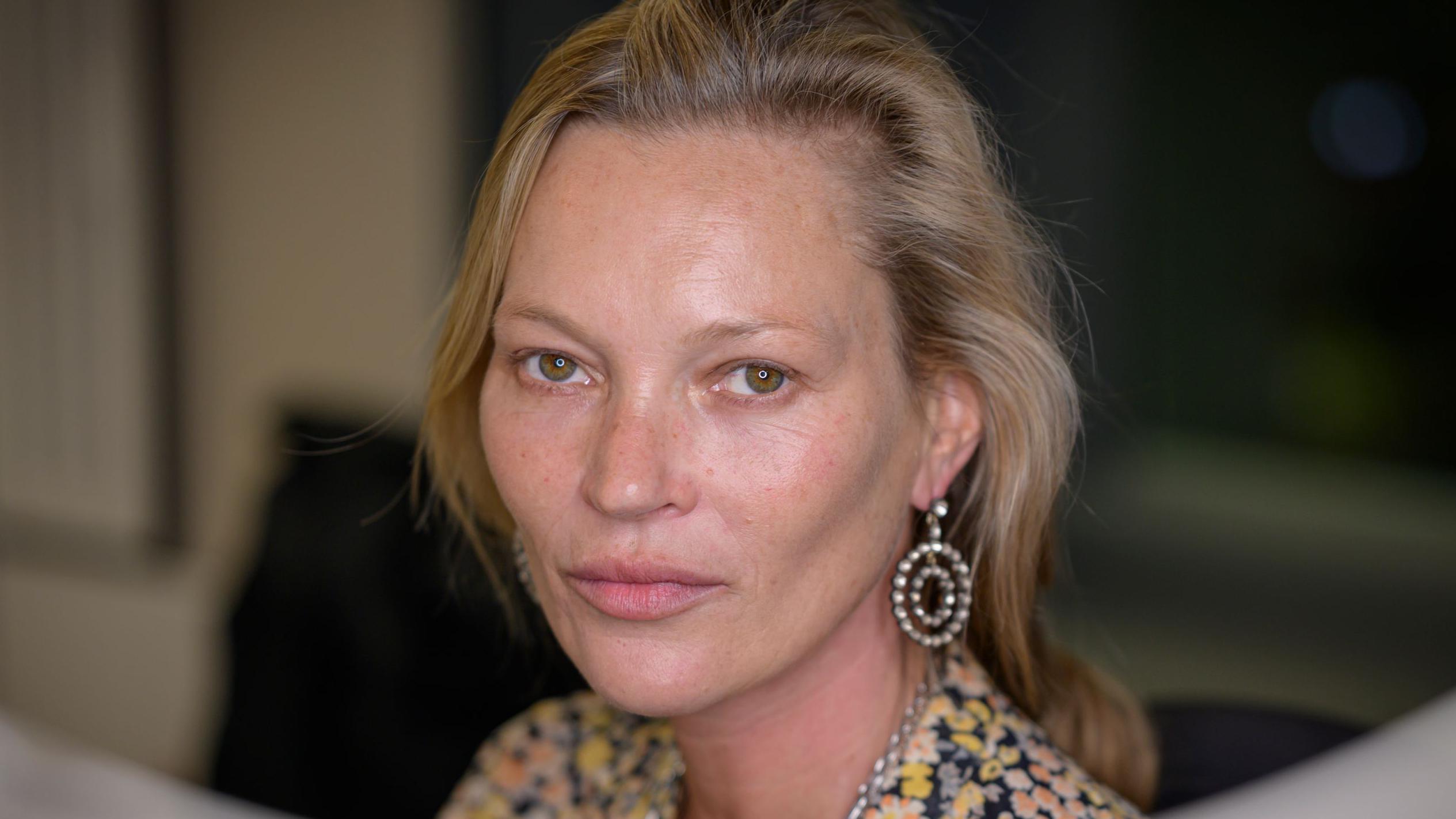 Celebrities That Donate To Charity 60 Photos - Moonagedaydream.film