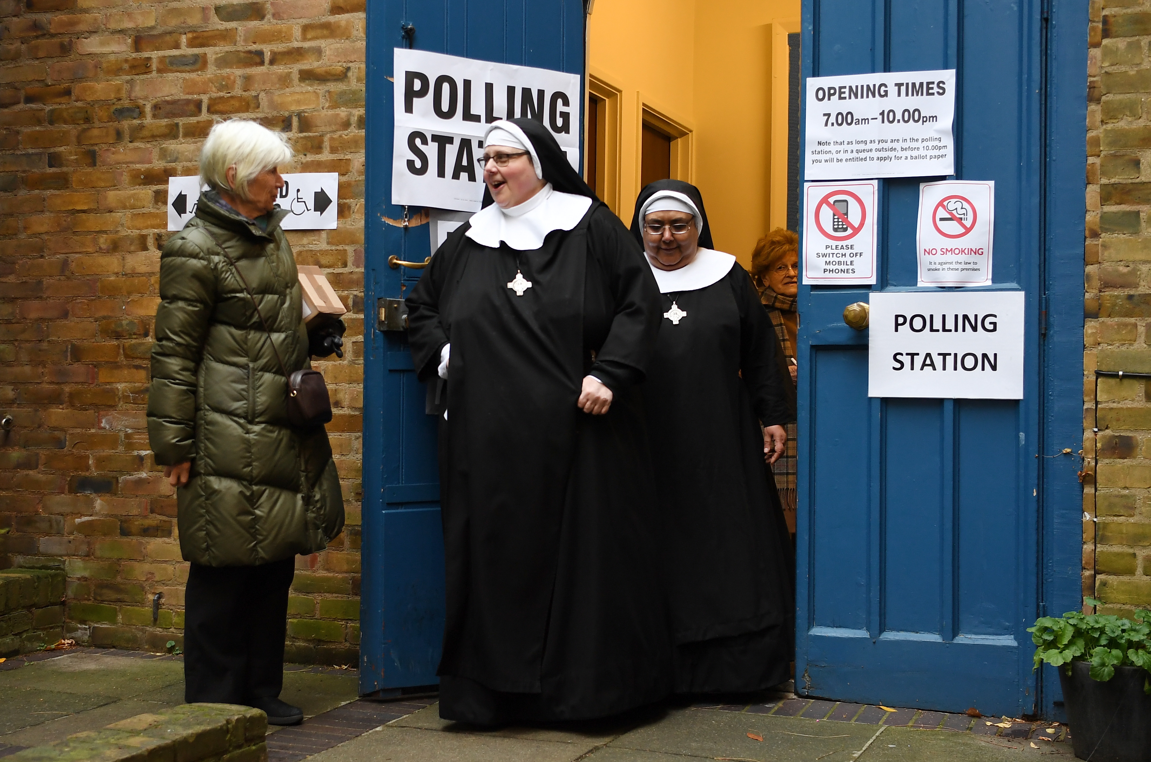 Nuns from the Tyburn Convent cast their vote at St. Johns church In ...